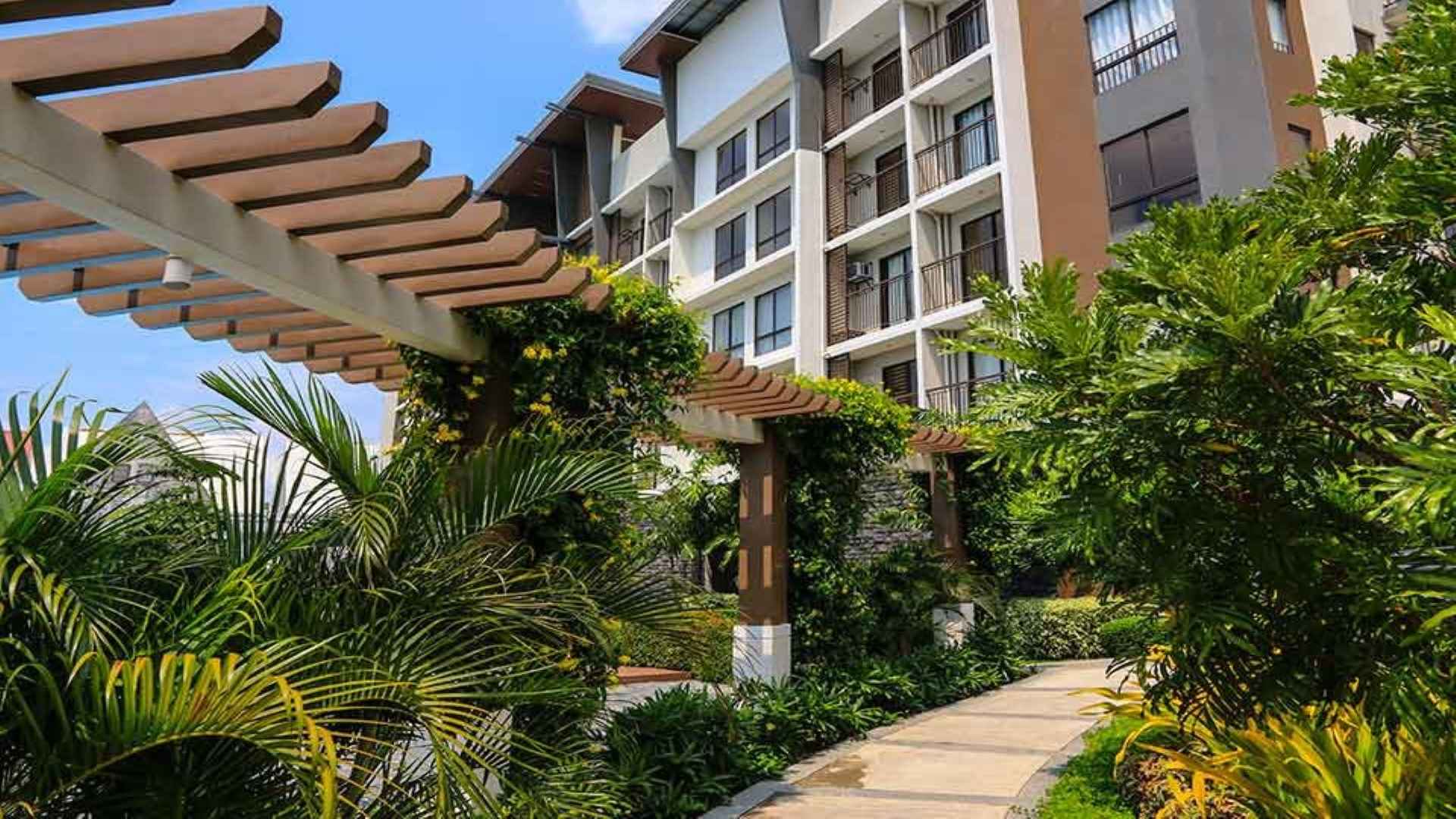 AFFORDABLE CONDOMINIUM 2BR Unit in Multinational Village Paranaque City ...